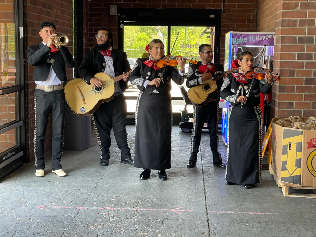 Big International Grocery Opens in Overland Park – World Fresh Market / El Mercado Fresco – The ...